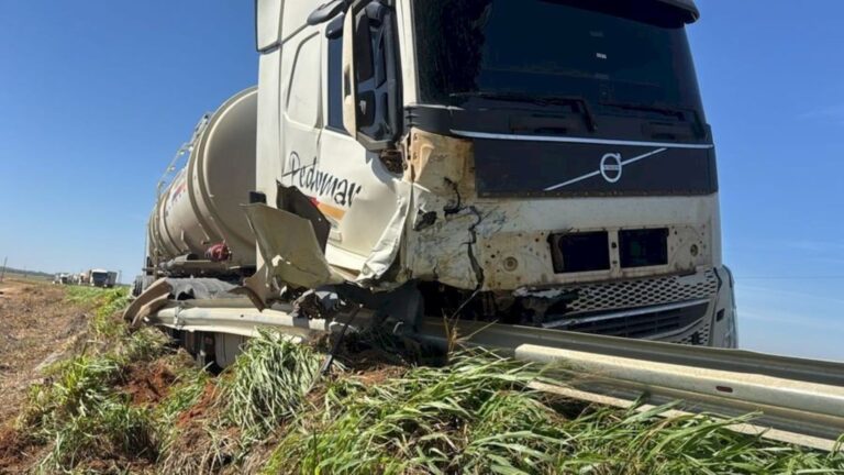 Grave acidente entre caminhonete e carreta mata empresário de Assis na ...